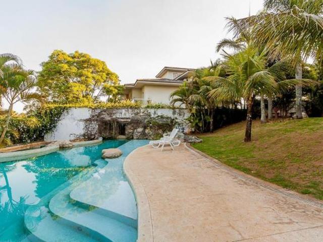 Deslumbrante casa para venda em Alphaville com 7 quartos, sendo 5 suítes, 1,500m²