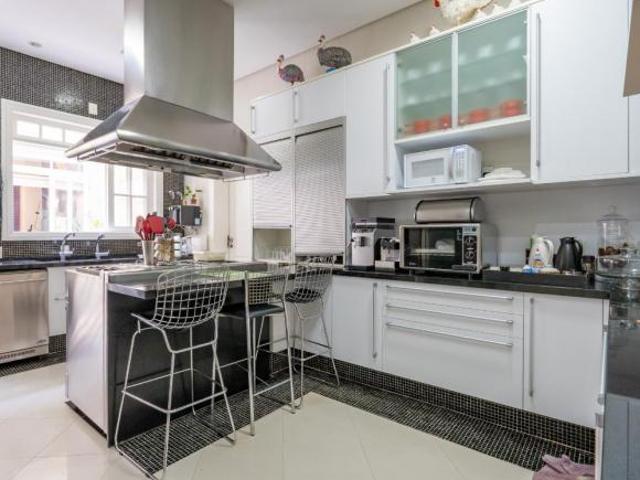 Confortável casa para venda em Alto de Pinheiros com 5 quartos, sendo 5 suítes, 584m² chrisleal#GD