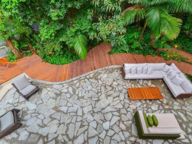Atraente casa para venda em Jardim América com 4 quartos, sendo 4 suítes, 1,117m² theremaxcollecti