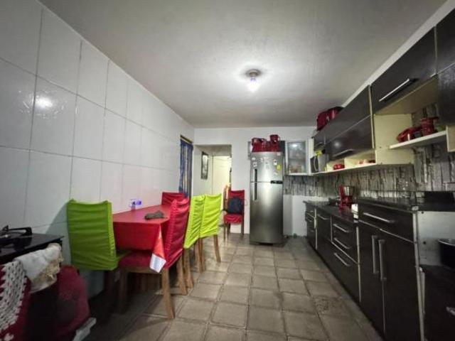 Agradável casa para venda em Jardim Santa Adélia com 5 quartos, 92m²