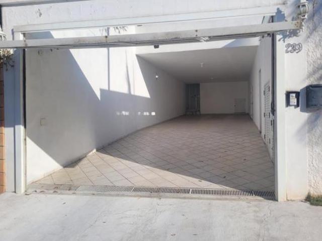 Excelente casa para venda em Parque dos Príncipes com 3 quartos, sendo 3 suítes, 327m²