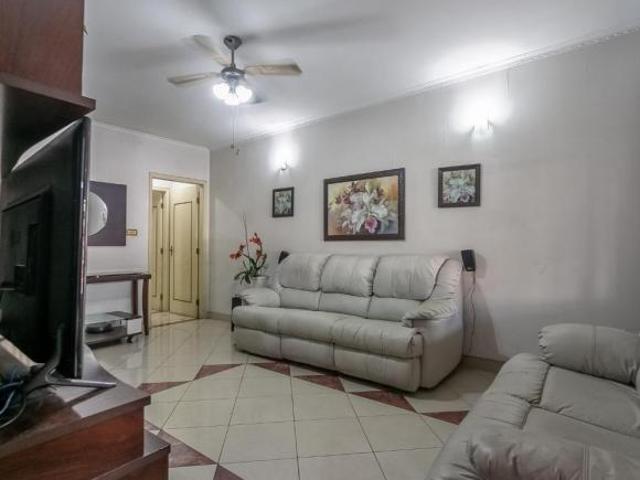 Agradável casa para venda em Parque Jabaquara com 3 quartos, sendo 1 suíte, 187m²