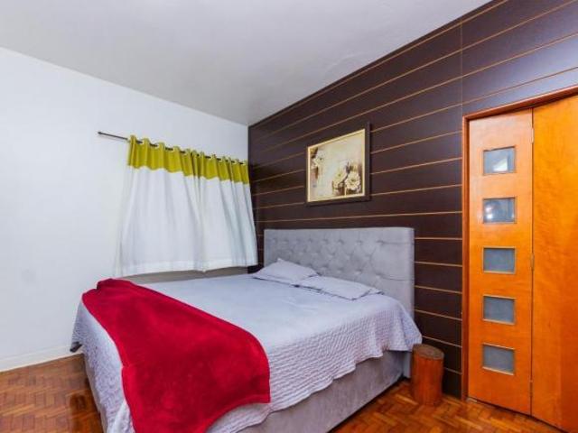 Agradável casa para venda em Vila Moinho Velho com 5 quartos, sendo 1 suíte, 300m²