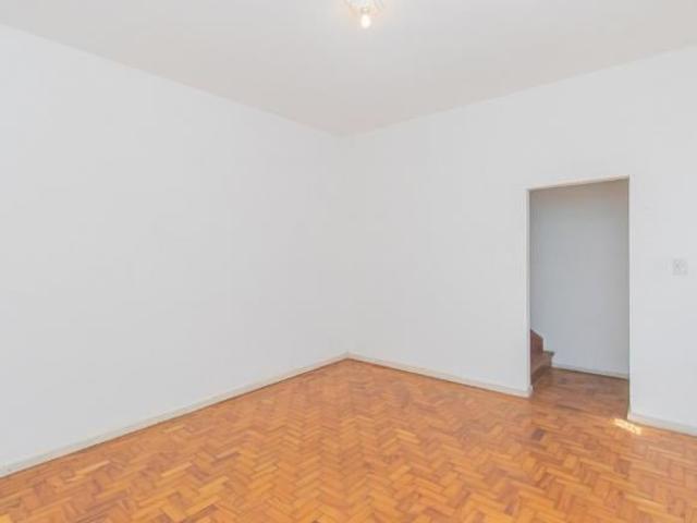 Agradável casa para venda em Vila Monumento com 4 quartos, sendo 2 suítes, 188m²