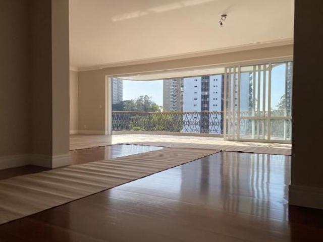 Aconchegante apartamento para venda e locação em Chácara Flora com 4 quartos, sendo 4 suítes, 295m²