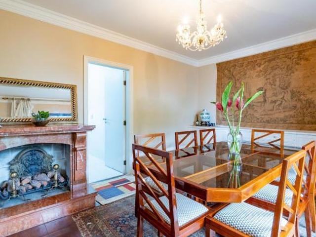 Confortável apartamento para venda em Vila Andrade com 4 quartos, sendo 2 suítes, 200m²