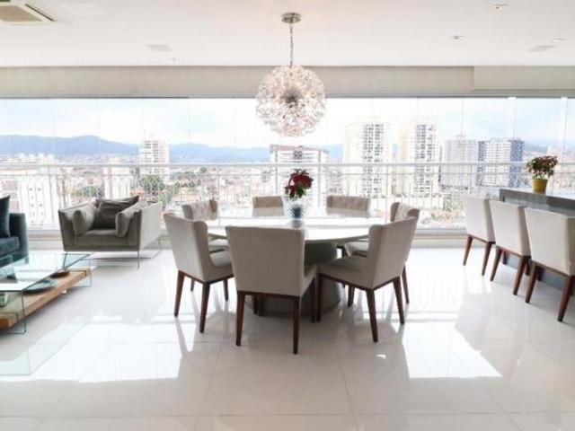 Funcional apartamento para venda em Vila Galvão com 4 quartos, sendo 2 suítes, 203m²