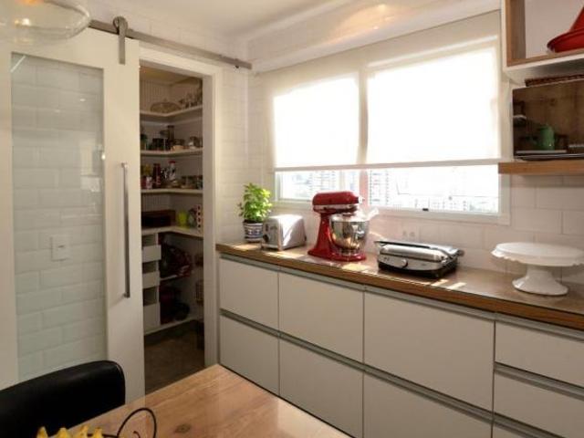 Versátil apartamento para venda em Vila Romana com 4 quartos, sendo 3 suítes, 189m²