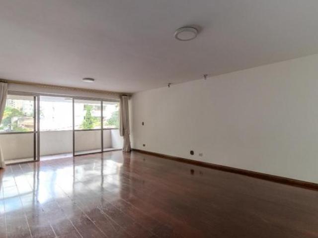Versátil apartamento para venda em Aclimação com 3 quartos, sendo 3 suítes, 241m²