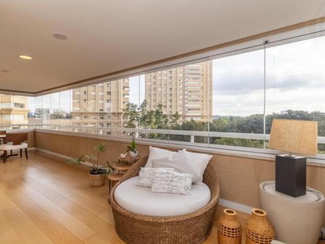 Agradável apartamento para venda em Alto de Pinheiros com 3 quartos, sendo 3 suítes, 364m²