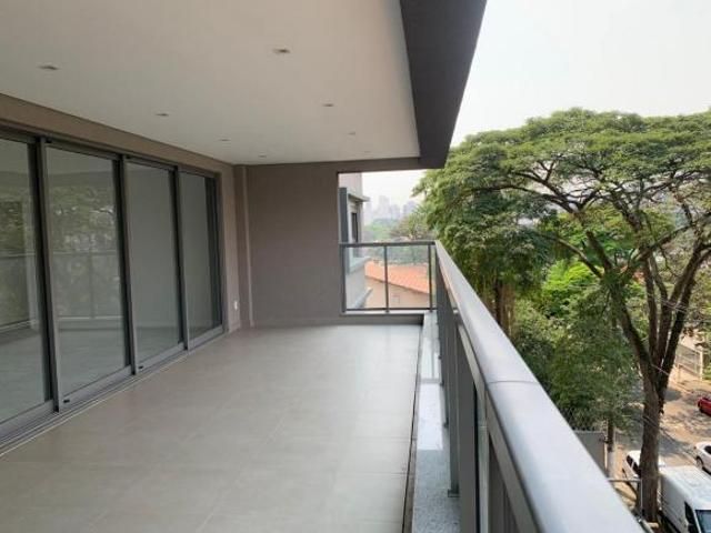 Excelente apartamento para venda em Campo Belo com 4 quartos, sendo 4 suítes, 186m²