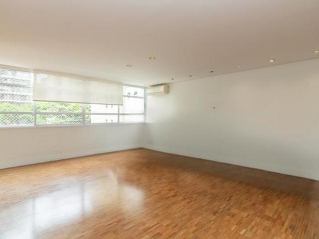 Aconchegante apartamento para venda em Cerqueira César com 3 quartos, sendo 1 suíte, 213m²