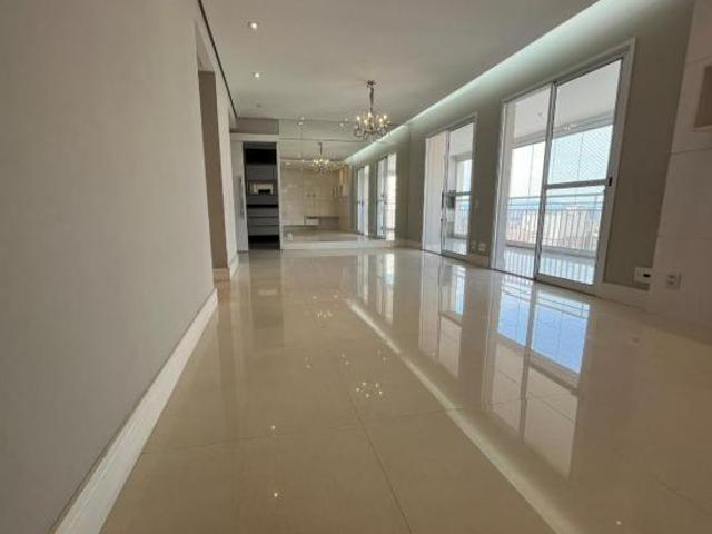 Agradável apartamento para venda em Mooca com 3 quartos, sendo 3 suítes, 126m²