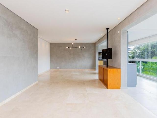 Agradável apartamento para venda em Panamby com 3 quartos, sendo 3 suítes, 143m²