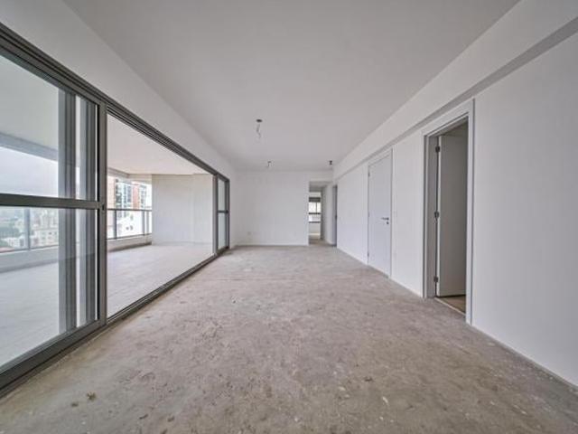 Atraente apartamento para venda em Paraíso com 3 quartos, sendo 3 suítes, 144m²
