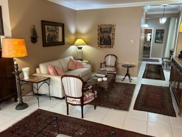 Agradável apartamento para venda em Santa Cecília com 4 quartos, sendo 2 suítes, 208m²