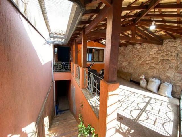 Agradável sobrado para venda em Aparecida com 4 quartos, 196m²