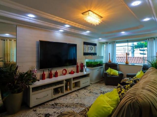 Agradável sobrado para venda em Jardim Felicidade Zona Oeste com 3 quartos, sendo 1 suíte, 200m²