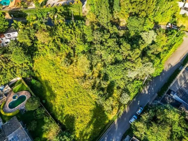Agradável terreno residencial para venda em Três Montanhas, 986m²