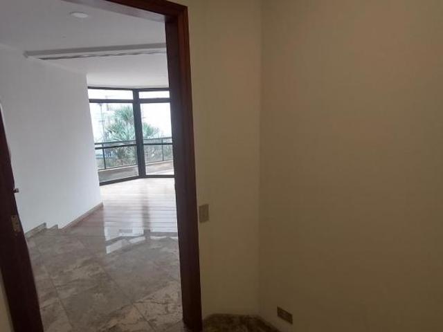 Espetacular triplex para venda e locação em Vila Andrade com 6 quartos, sendo 4 suítes, 637m²