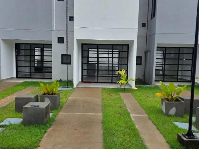 Agradabilíssimo sobrado na Vila Marieta com 2 suítes, climatizado e modulado, taxa de condomínio inclusa