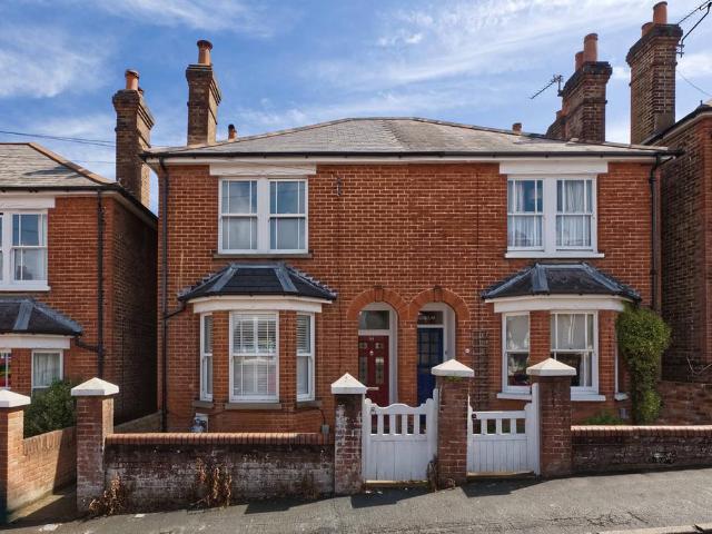 Agraria Road, Guildford, GU2 3 bed semi detached house to rent £2,650 pcm £612 pw