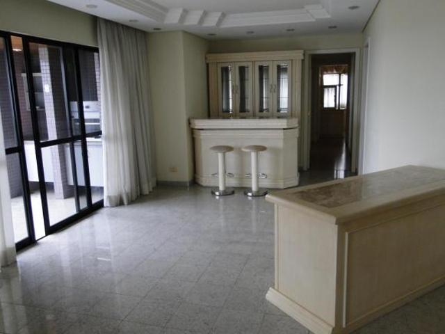 ÁGUA VERDE, TRÊS SUÍTES, 2 VAGAS, 164 m² ÚTIL, ATRÁS DO CLUBE CURITIBANO