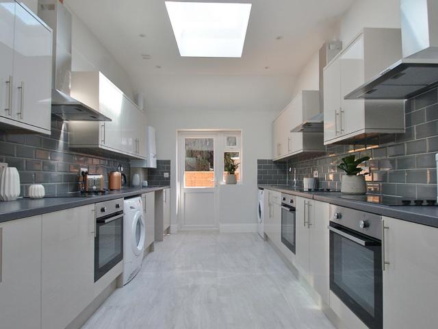 Admirable double bedroom in Ealing Has a Room