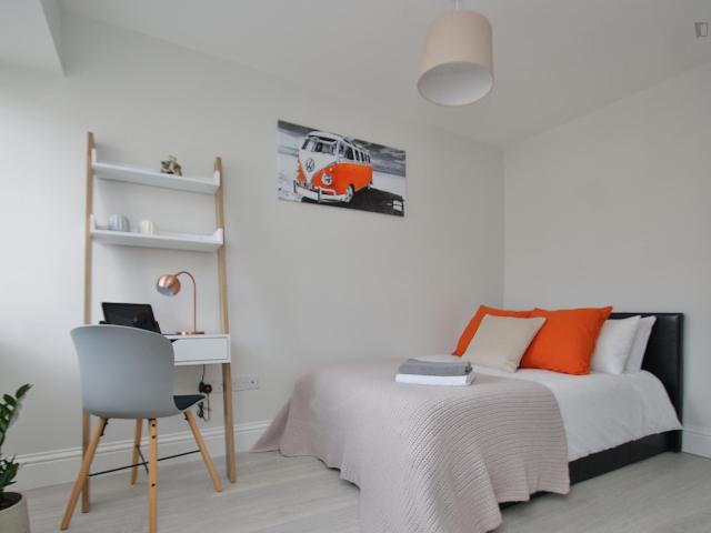 Admirable double bedroom in Ealing Has a Room