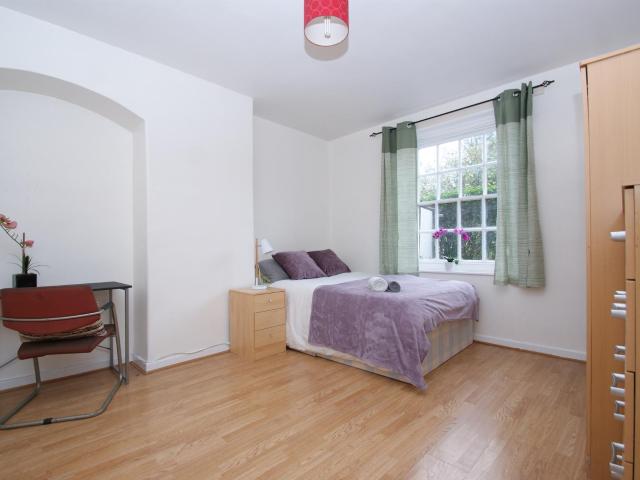 Admirable double bedroom in Ealing Has a Room