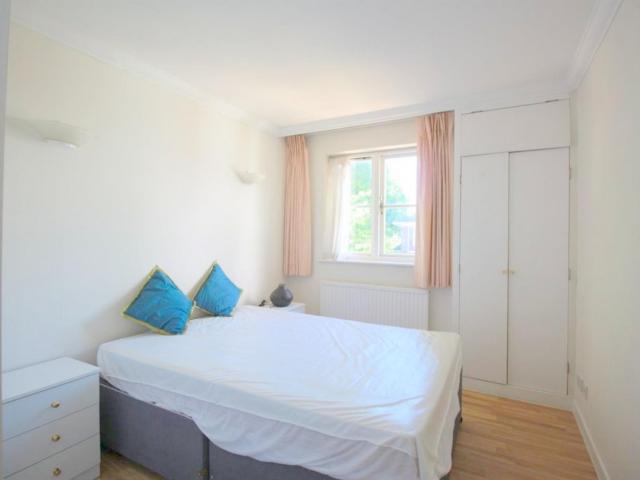 Admirable double bedroom in Fulham Has a Room