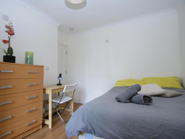 Admirable double bedroom near the East Acton tube Has a Room