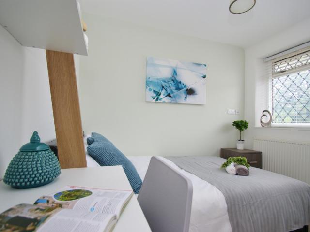 Admirable single ensuite bedroom near the East Acton tube Has a Room