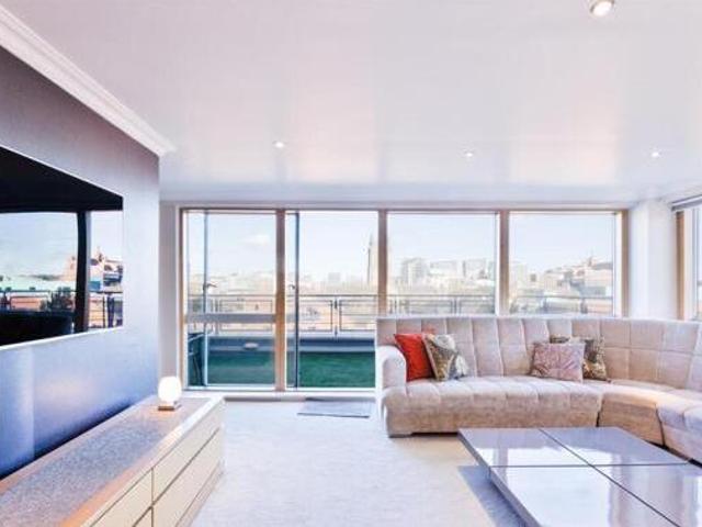 Admiral Court, Bowman Lane, 2 Bedroom Penthouse