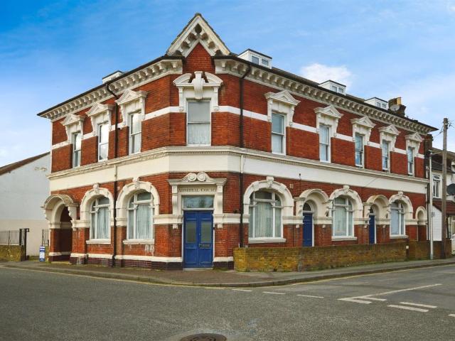 Admiral Court, Crown Street ME7, 1 bed flat to rent, £825 pcm | PrimeLocation