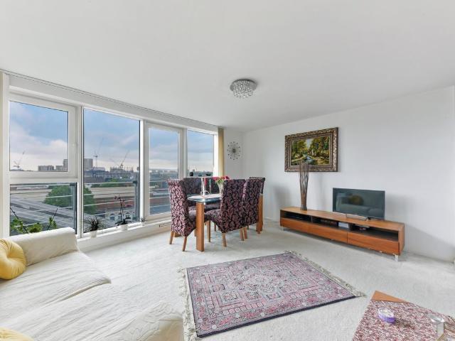 Admiral House, Nine Elms, London SW8, 2 bed flat to rent, £3,200 pcm | PrimeLocation