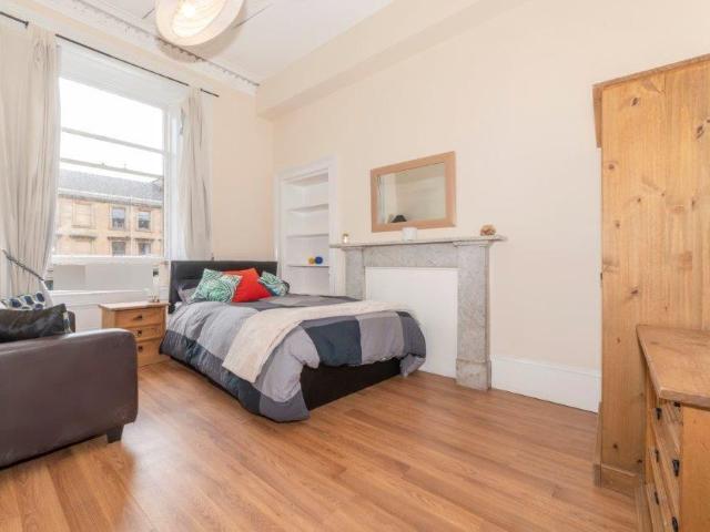 Admiral Street, Glasgow, G41 5 bed apartment to rent £2,500 pcm £577 pw