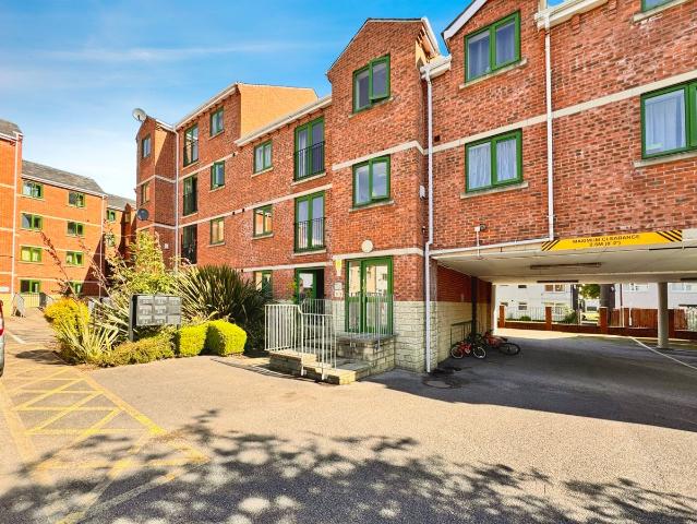 Admiral Street, Leeds LS11, 2 bed flat to rent, £950 pcm | PrimeLocation