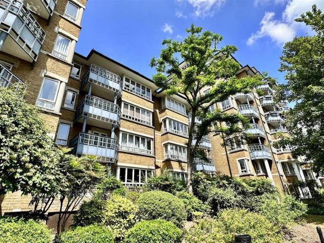 Admiral Walk, London W9 3 bed apartment to rent £4,000 pcm £923 pw