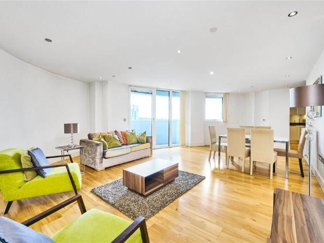 Admirals Tower, Greenwich SE10 2 bed flat to rent £2,750 pcm £635 pw
