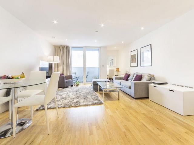 Admirals Tower, London SE10 1 bed flat to rent £2,150 pcm £496 pw