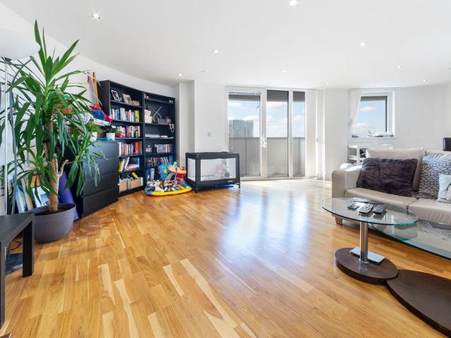 Admirals Tower, London SE10, 2 bed flat to rent, £2,700 pcm | PrimeLocation