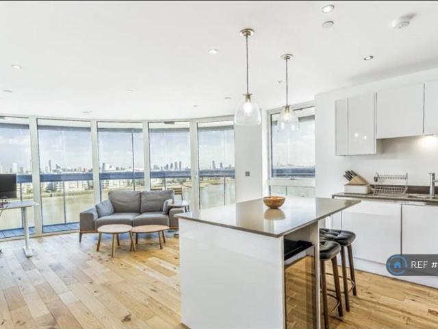 Admirals Tower, London, SE10 3 bed flat to rent £3,000 pcm £692 pw