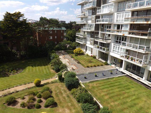 Admirals Walk, Bournemouth, BH2 2 bed flat to rent £1,275 pcm £294 pw