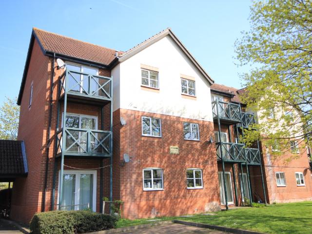 Admirals Court, Rose Kiln Lane, Reading, Berkshire RG1, 2 bed flat to rent, £1,400 pcm | PrimeLocation