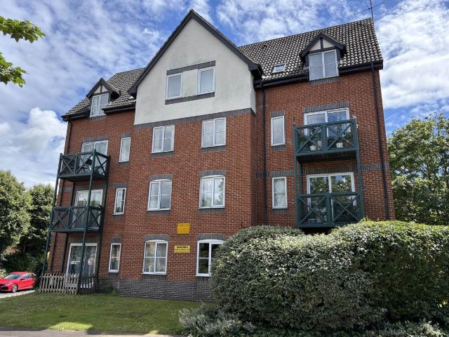 Admirals Court, Rose Kiln Lane RG1, 2 bed flat to rent, £1,325 pcm | PrimeLocation