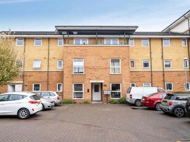 Admiralty Close, West Drayton UB7 2 bed apartment to rent £1,750 pcm £404 pw