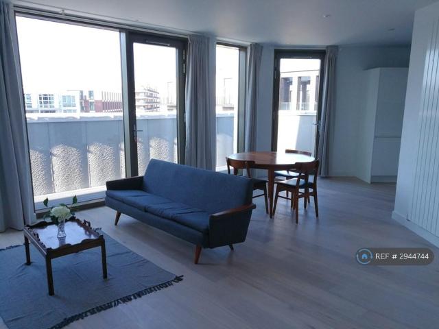 Admiralty Avenue, London, E16 4 bed penthouse to rent £3,900 pcm £900 pw