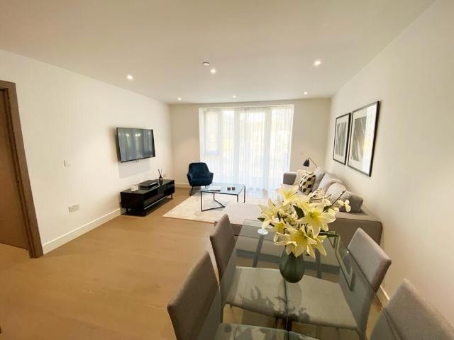Admiralty House, Wapping, London E1W, 2 bed flat to rent, £4,249 pcm | PrimeLocation