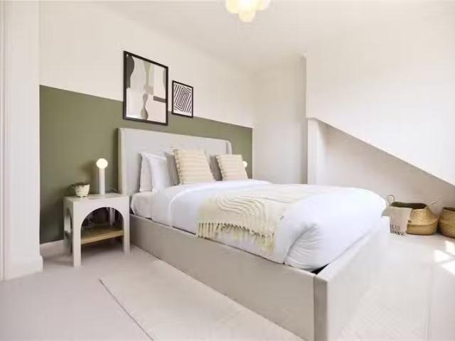 Adolphus Road, London, N4 2AZ